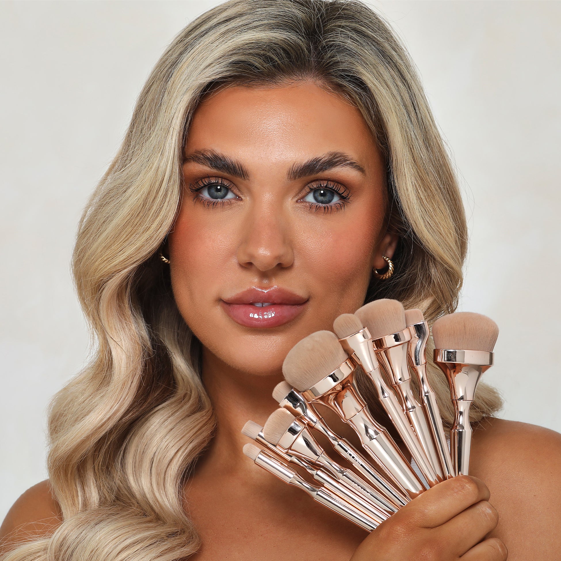 Face Highlighter | ICONIC Illuminator | ICONIC London – ICONIC LONDON ROW